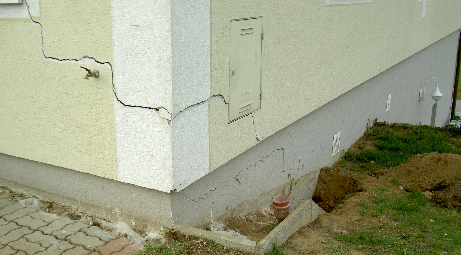 Setzungsrisse: Wie erkenne ich sie und was sind ihre Ursachen?