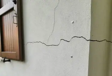 Was tun bei horizontalen Rissen?